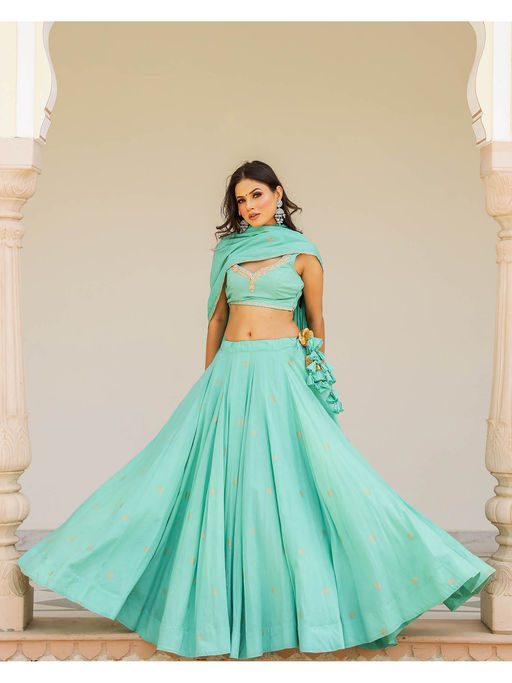 Buy Plain & Simple Lehenga Sets Online At Upto 50% Discounts
