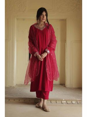 Buy Resha India Makhmali Rani Straight Kurta (Set of 3) Online