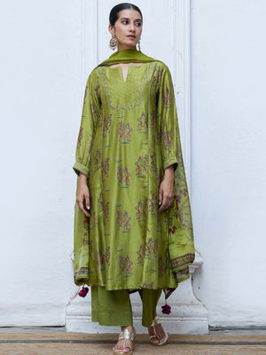 Buy Ganga Fashions Henna Green Raw Silk Kurta Pant with Organza Dupatta ...