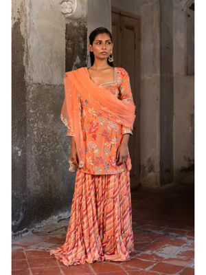 Buy Sshilpa Samriya A Sweetheart Neckline Kurti Paired with Laired ...