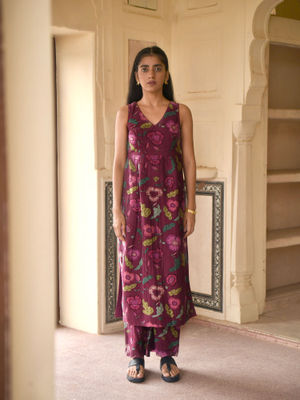 Buy Taro India Shiraz Flower Kurta with Pant and Dupatta (Set of 3) Online