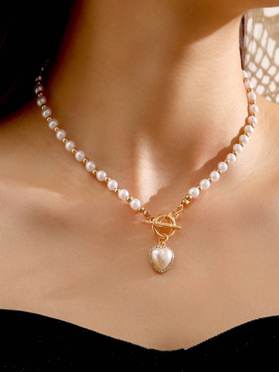 Buy Necklaces for Women Online With Elegant And Modern Styles
