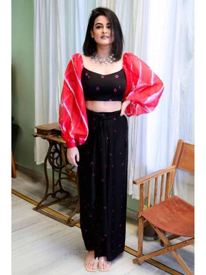 Buy Aapro Label Black Bandhej Wrap Skirt With Leheriya Sleeve Crop (Set ...