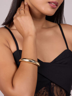 Buy Pipa Bella by Nykaa Fashion Gold Solid Rounded Bangle Bracelet Online