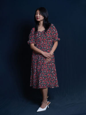 Buy Zink London Womens Black and Baby Pink Floral Print A-Line Midi ...