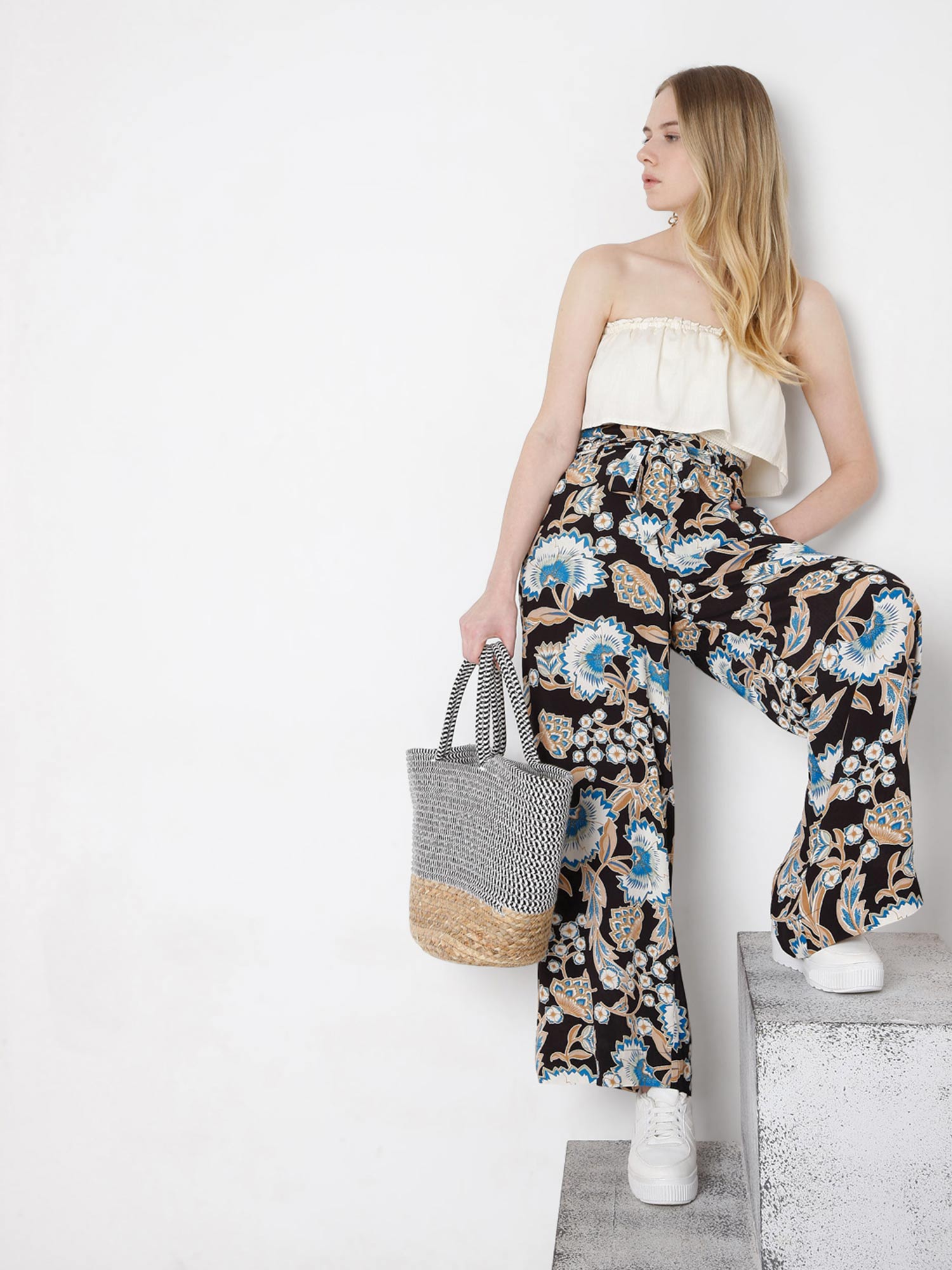 Buy VERO MODA Women Floral Print Casual Pants Online