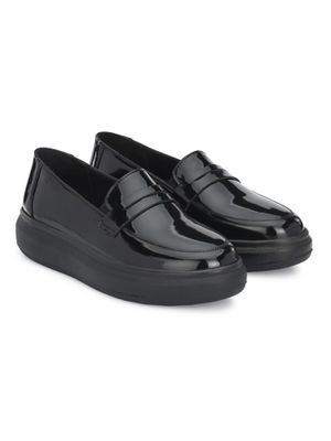 Buy Delize Womens Black Solid Loafers Online
