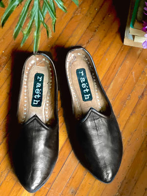 Buy raëth Classic Black Mojaris Online