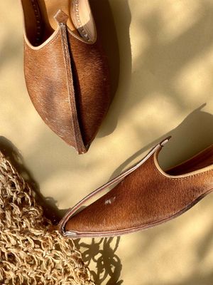 Buy raëth Raw Hair Hide Textured Brown Mojaris Online