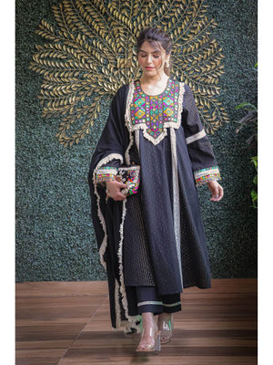 Buy Ekavira Black Jashna Kurta with Pant and Dupatta (Set of 3) Online