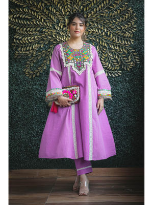Buy Ekavira Lavender Jashna Kurta with Pant and Dupatta (Set of 3) Online