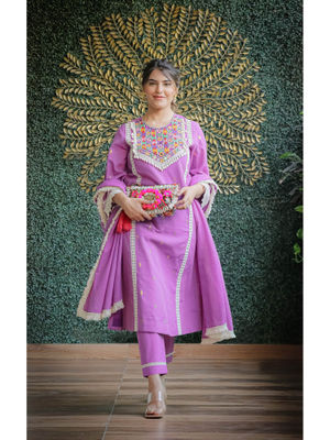 Buy Ekavira Lavender Sajda Kurta with Pant and Dupatta (Set of 3) Online