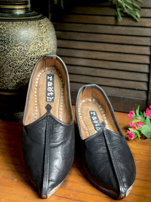 Buy raëth Classic Black With Nok Mojaris online