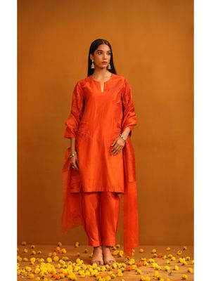 Buy Omana by Ranjana Bothra Orange Huma Applique Kurta with Pant and ...