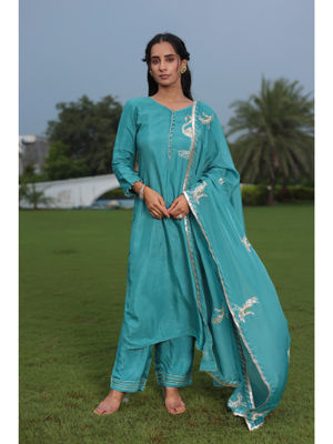 Buy Zari Jaipur Silk Solid Embroidered Kurta with Pant and Dupatta (S ...