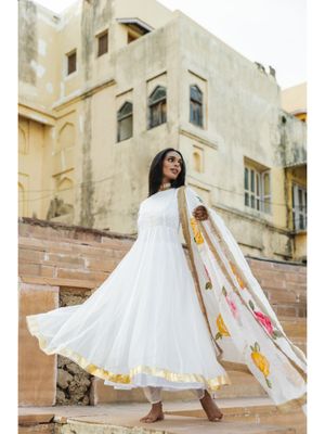 Buy IMROZ HOUSE White Azmat Embellished Organza Anarkali Kurta with ...