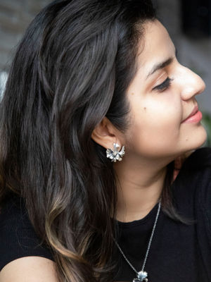 Shaya by CaratLane Earrings : Buy Shaya by CaratLane Hold Steady ...