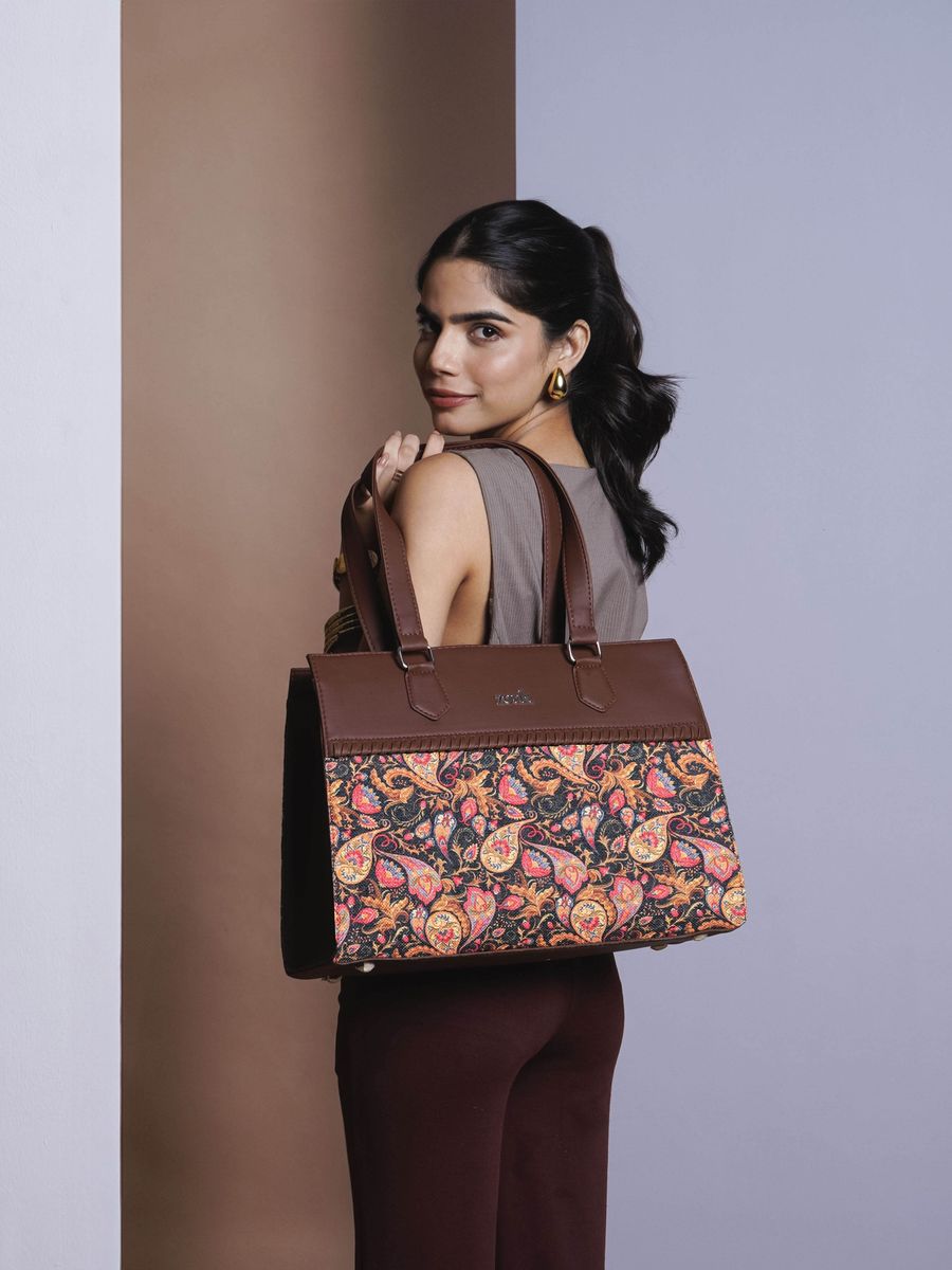Buy Zouk Bags For Women & Men At Discounts Above 60%