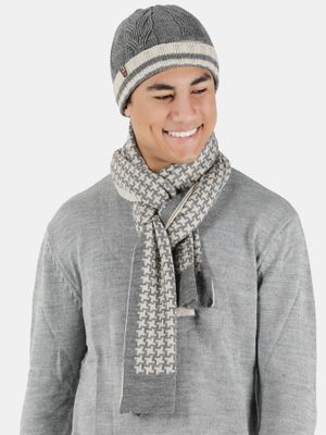 Buy Bharatasya Set of Fine Knitted Skull Cap and Patterened Muffler ...
