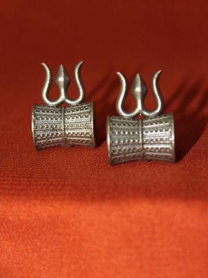 Buy Spring Soul Silva Sutra Divine Damru Earrings - Silver Online