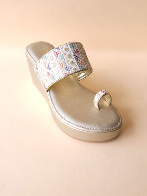 Tic Tac Toe Sandals : Buy Tic Tac Toe White Fabric Angootha Wedge ...