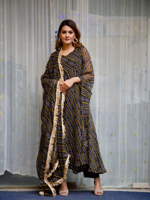 Buy ONEWE INDIA Poorvi Bandhani Set (Set of 3) Online