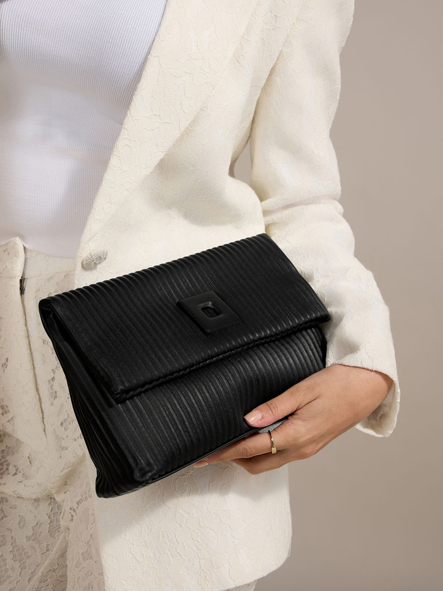 Buy Clutches for Women Online with Classy and Glamorous Designs