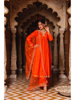 Buy Calmna Saiba Burnt Orange Angular Gotapatti Suit Set (Set of 3) Online