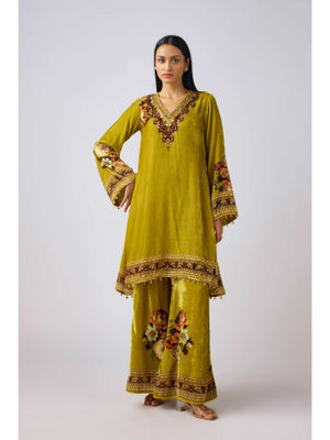 Buy Basanti Kapde aur Koffee Lime Green Velvet Embellished Kurta and ...