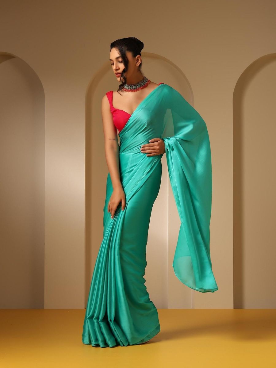 Buy Latest Designer Sarees For Women Online At Upto 80% Off