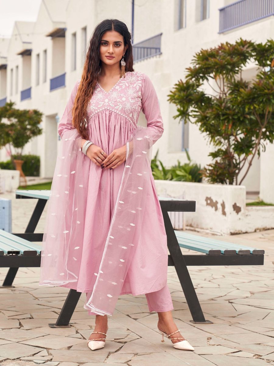 Buy Pakistani Kurtas, Kurtis & Salwar Suits Online At Upto 60%