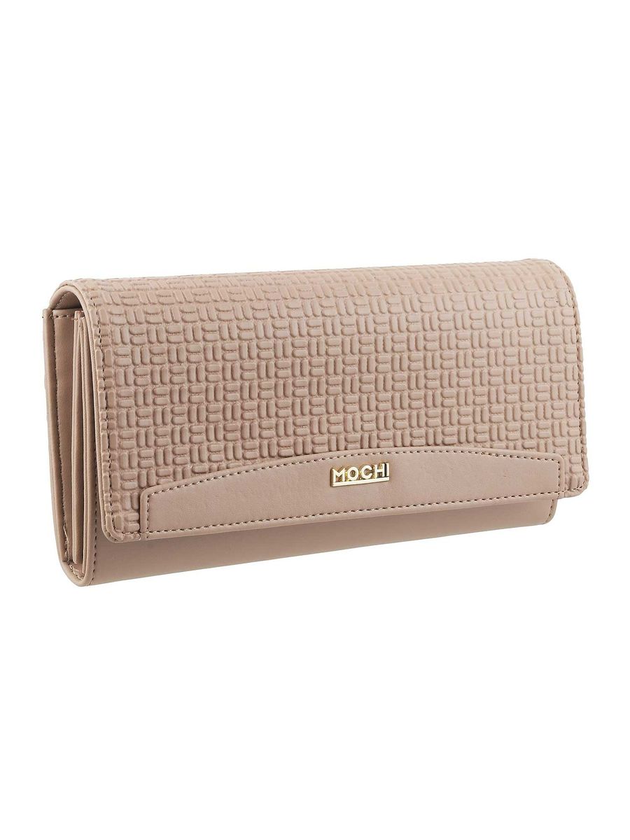 Buy Clutches for Women Online with Classy and Glamorous Designs