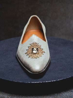 Buy Kavith Sainaani White Gem Jutti Online