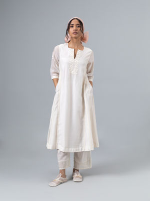 Buy Shades of India White Embroidered Urra Kurta (2XL) Online