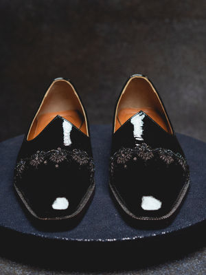 Buy Kavith Sainaani Patent Black Embroidered Jutti Online