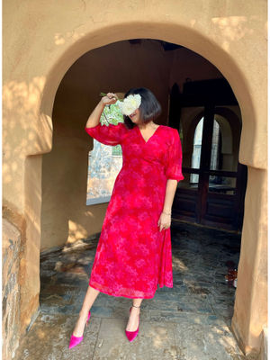 Buy Label Tanvee Women Red Floral Midi Dress (S) Online