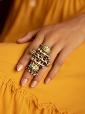 Buy Shaya by CaratLane Multi-Color Antique Srasta Step Ring Online