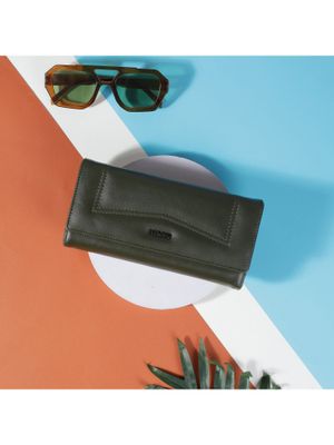 Buy Mochi Green Women Faux Leather Magnet Flap Casual Wallet Online