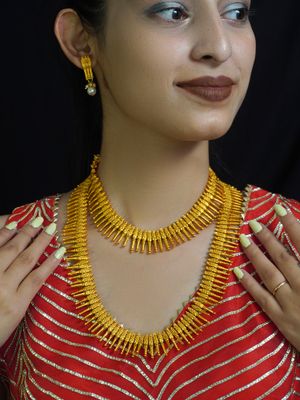 Buy Niscka MullaMottu Divine Mala Gold Plated Traditional Necklace Set ...