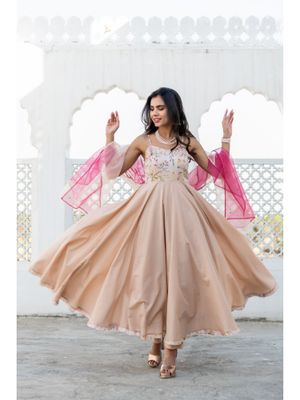 Buy Kohsh Embellished Yolk Suit With Organza Dupatta (Set of 3) Online