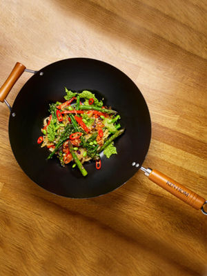 Buy Ken Hom 31cm Wok for tinKitchen, Carbon Steel Non Stick, Wooden ...