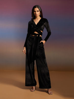 Buy RSVP by Nykaa Fashion Black Velvet Solid V Neck Crop Top Straight ...