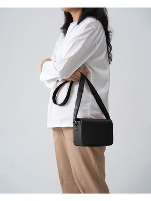 Buy DailyObjects Black - Sol Box Sling Bag Online