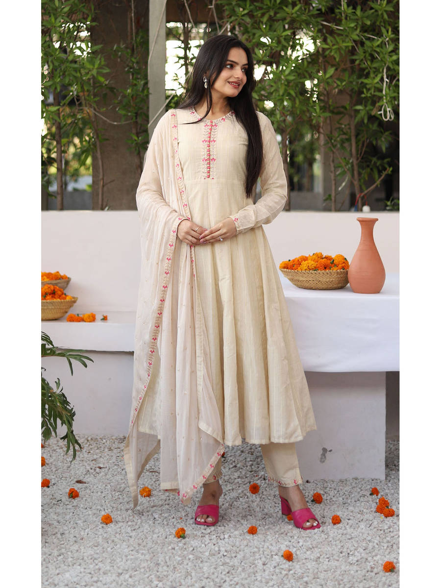 Buy Pakistani Kurtas, Kurtis & Salwar Suits Online At Upto 60%