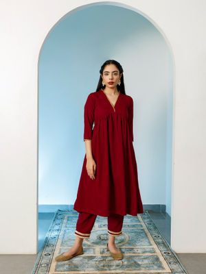 EMPRESS PITARA Kurta Set : Buy EMPRESS PITARA Maroon V-Neck Kurta with ...