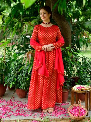 Buy Roohaniyat Red Festive Brocket Gathered Suit (Set of 2) Online