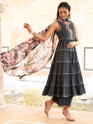 Buy EverBloom Zarin Grey Embroidered Tiered Kurta With Pant & Dupatta ...