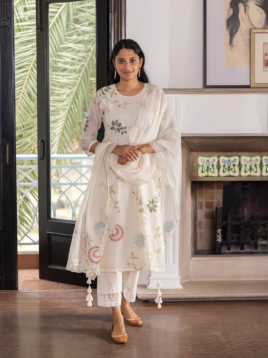Vaayu - Buy Latest Vaayu Designs Online | Nykaa Fashion
