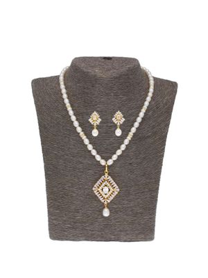 Buy Sri Jagdamba Pearls Abarna Pearl Necklace Set Online