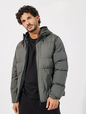 Buy Styli Men Quilted Hooded Heavy Puffer Jacket with Front Zip Grey (S ...